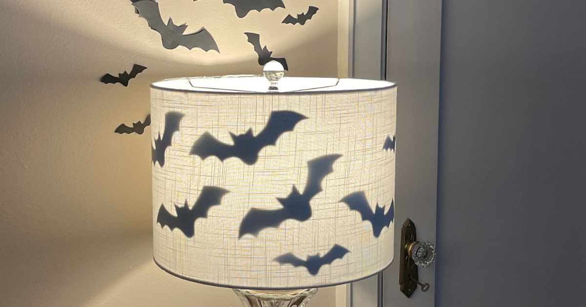 $5 Bat Lamp: Easy and Cheap Halloween Decoration DIY