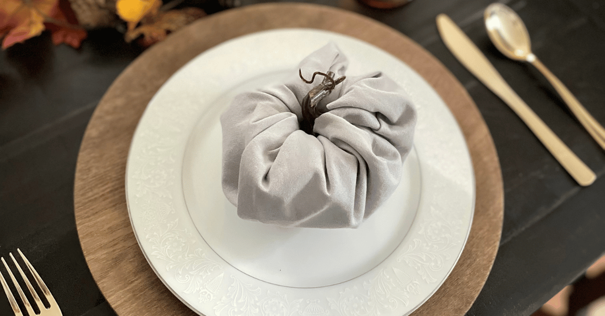 Simple Thanksgiving Tablescape Ideas You Can Pull Off in a Pinch